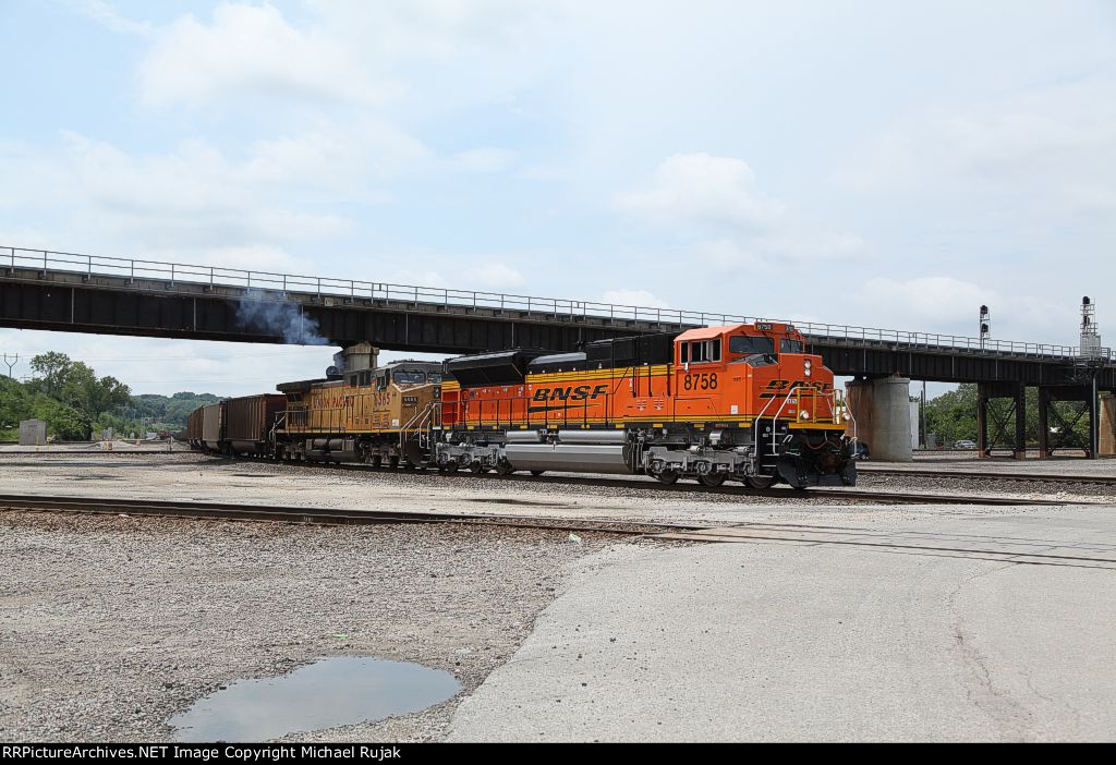 BNSF 8758